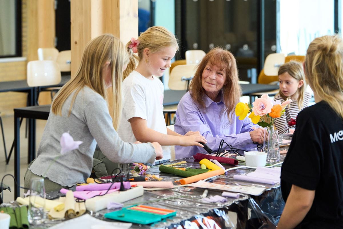 Vi bliver gladere og lever længere, når vi er forbundet til andre
